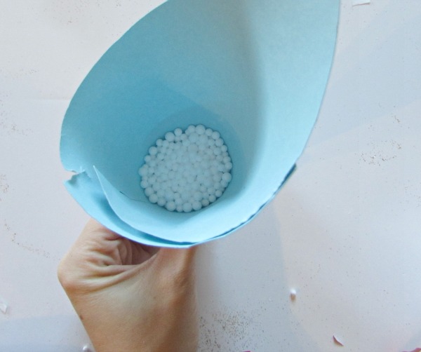 pour-snow-in-funnel – Do It And How