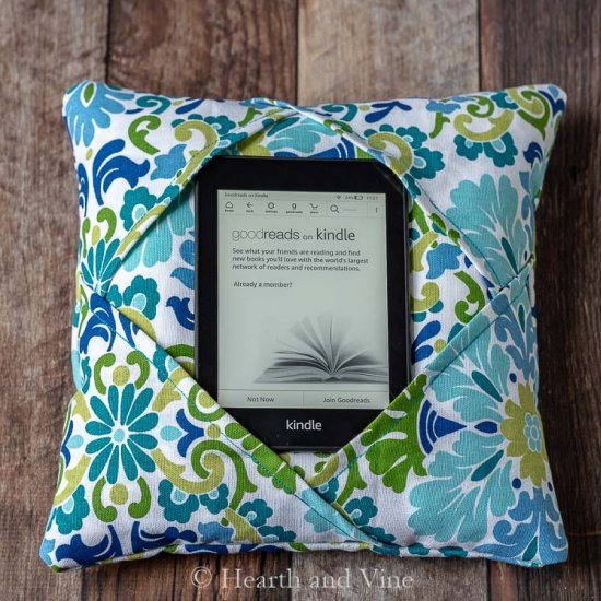 E-Reader Holder Pillow – Do It And How